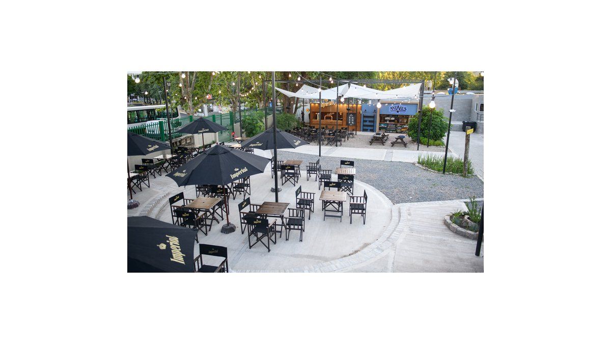 Ciudad: patio gastronómico inteligente en Parque Patricios