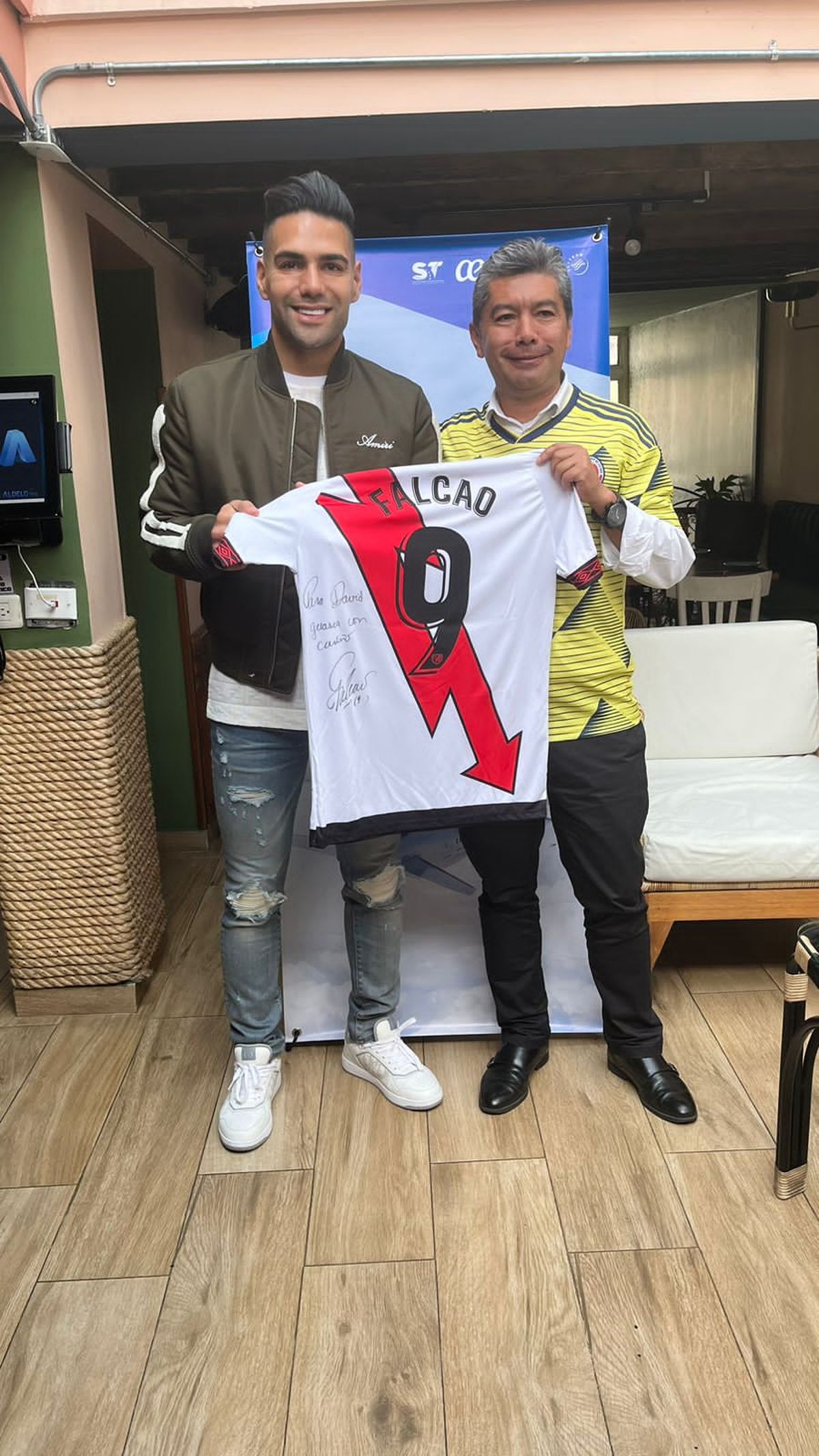 Air Europa: un encuentro con Radamel Falcao García Air Europa: un encuentro con Radamel Falcao García