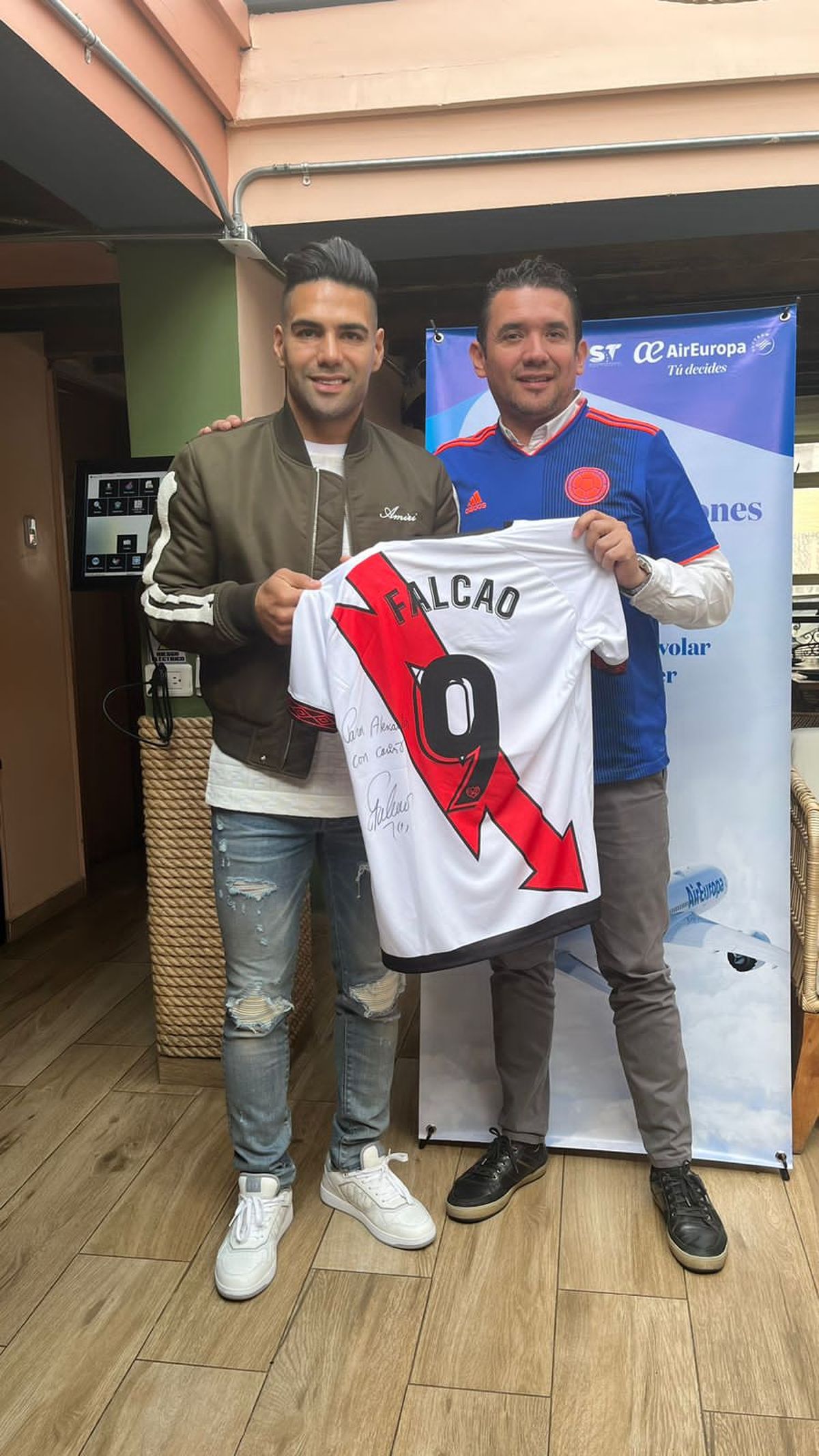 Air Europa: un encuentro con Radamel Falcao García