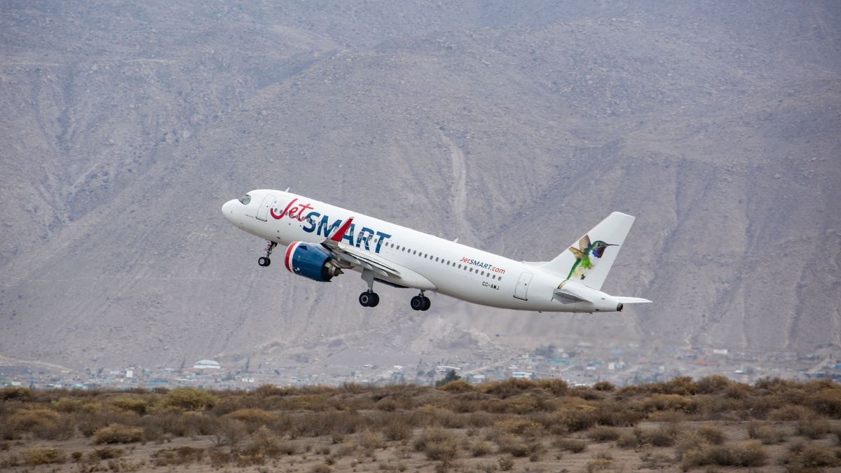 Certifican a JetSMART como aerolínea peruana