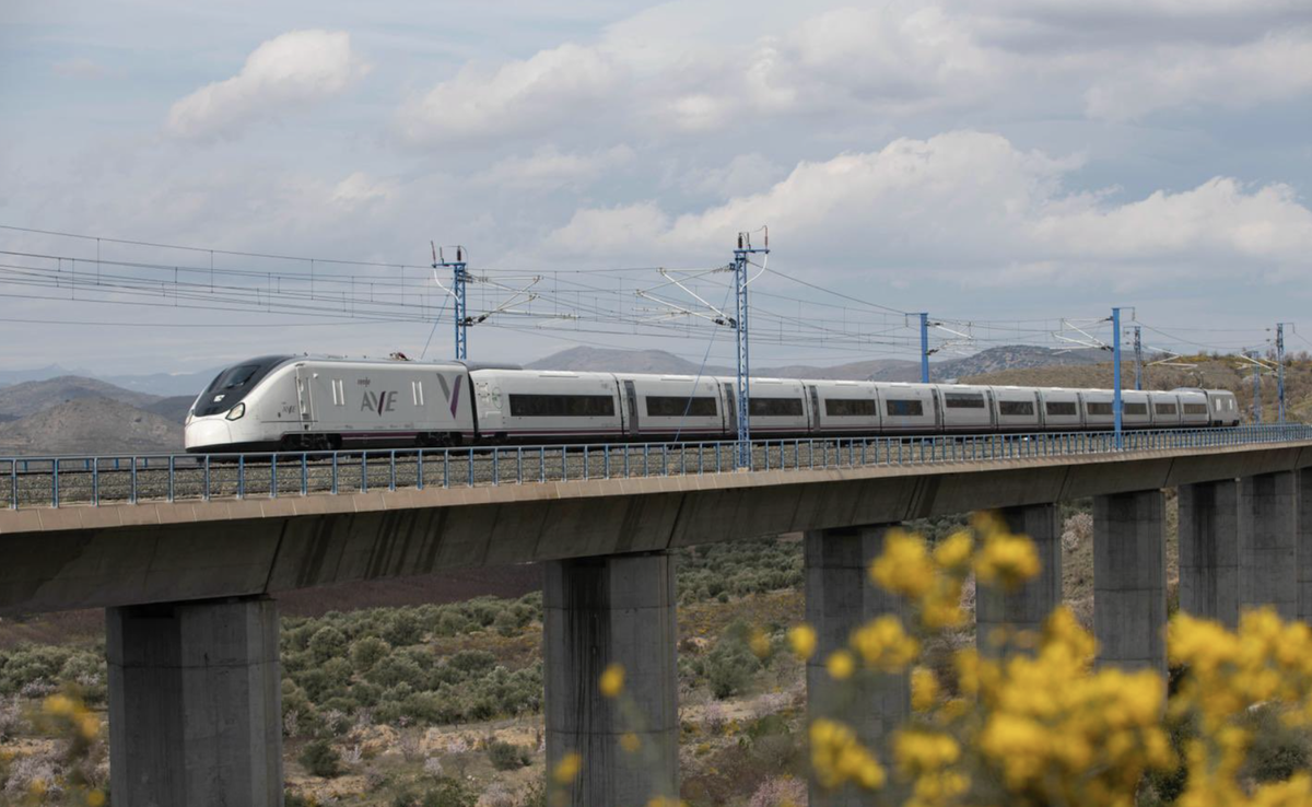 Renfe vende 45.000 billetes para viajar a Galicia y Asturias en AVE