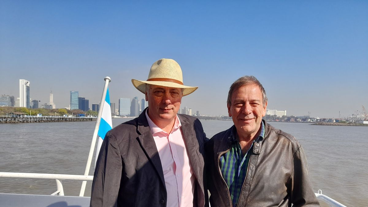 Sturla: paseos fluviales y presentación de Catamaranes Tigre