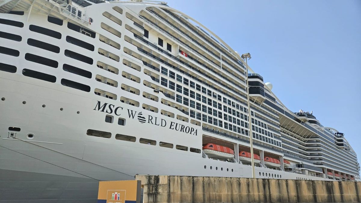 Inter Cruises visita MSC World Europa y Scarlet Lady