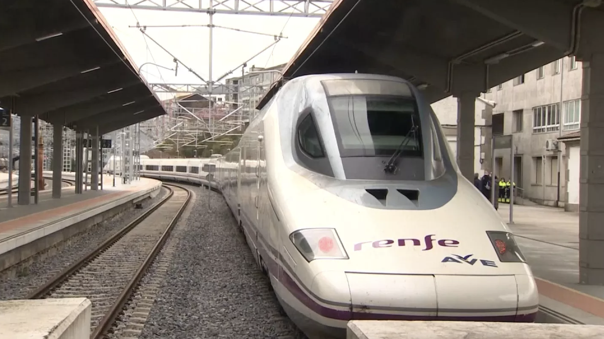 Renfe vende 45.000 billetes para viajar a Galicia y Asturias en AVE