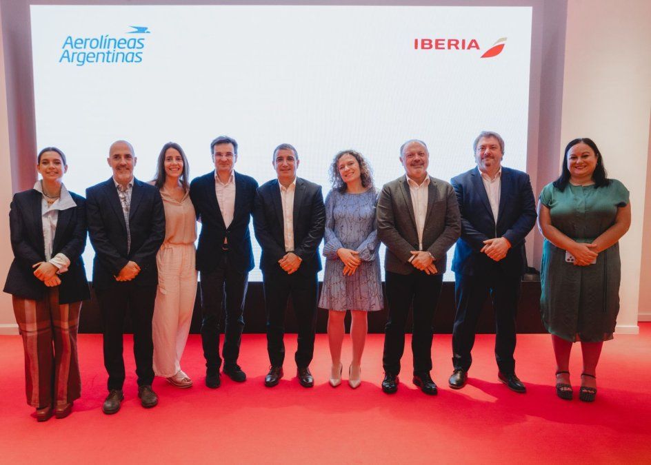 Aerolíneas Argentinas e Iberia firman un acuerdo comercial